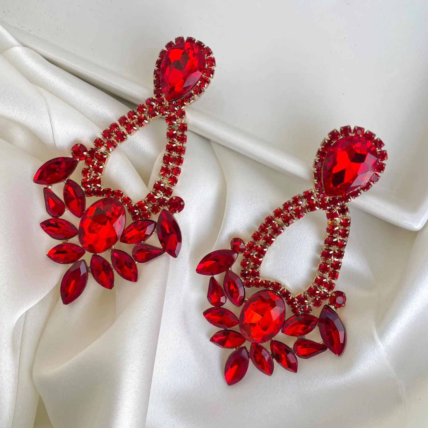 Ruby | Aretes largos piedras rojo – Karsen Stil